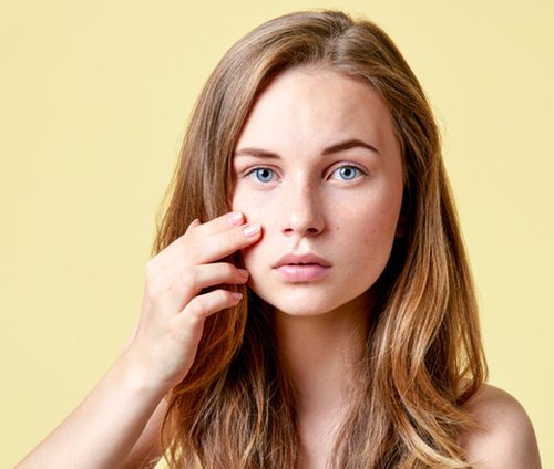 What Causes Pale Skin & How to Get Rid of the Paleness?